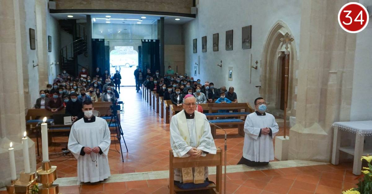 Biskup Škvorčević predvodio u Voćinu molitvu svete krunice za prestanak pandmenije
