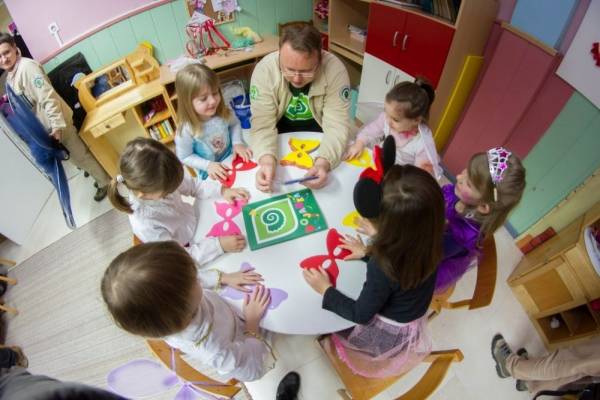 Vrtić Radost: Predstavljena bojanka i slikovnica Leptir i mrav Parka ...